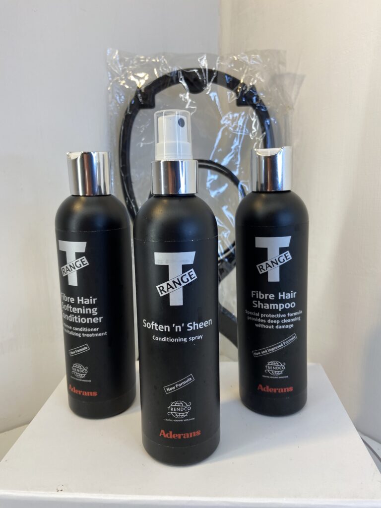 Wig care products and stand 129 – Wigbank