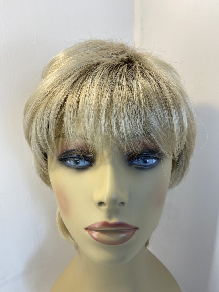 Stylish blonde Ellie Willie wig. Blss747 – Wigbank