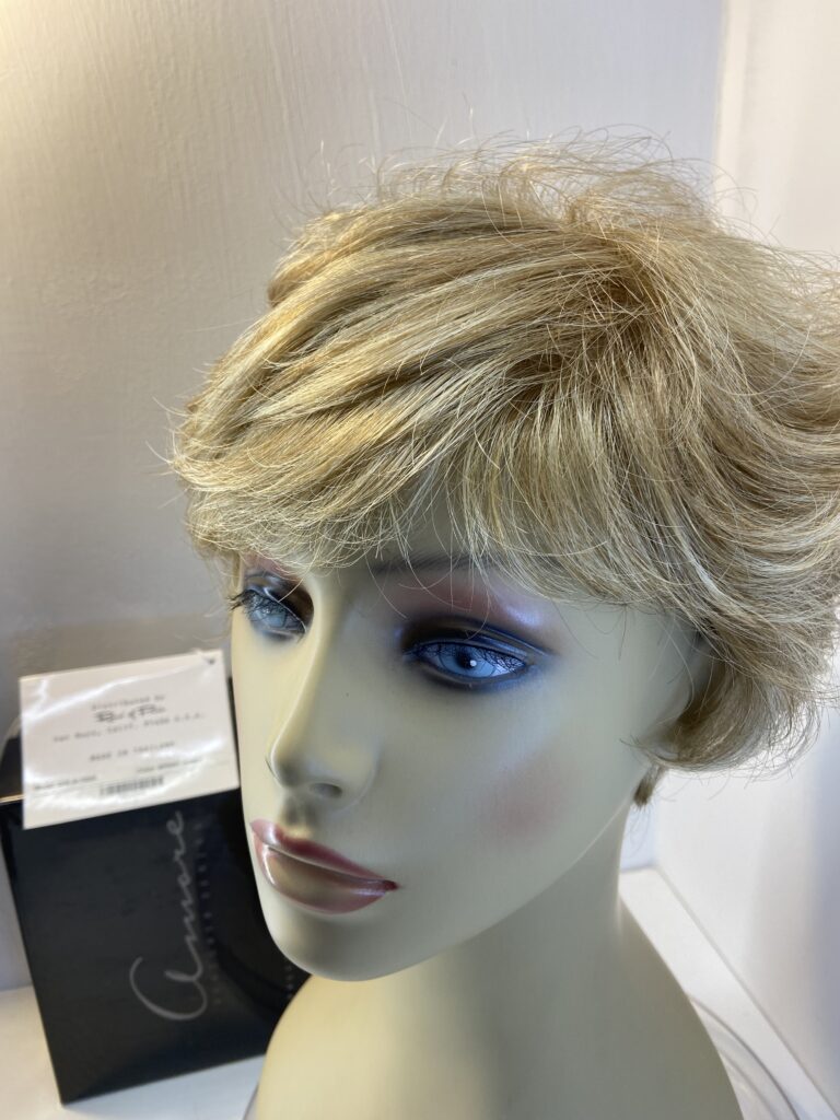 Stunning New short wavy blonde Rene of Paris wig. Bblws683 – Wigbank