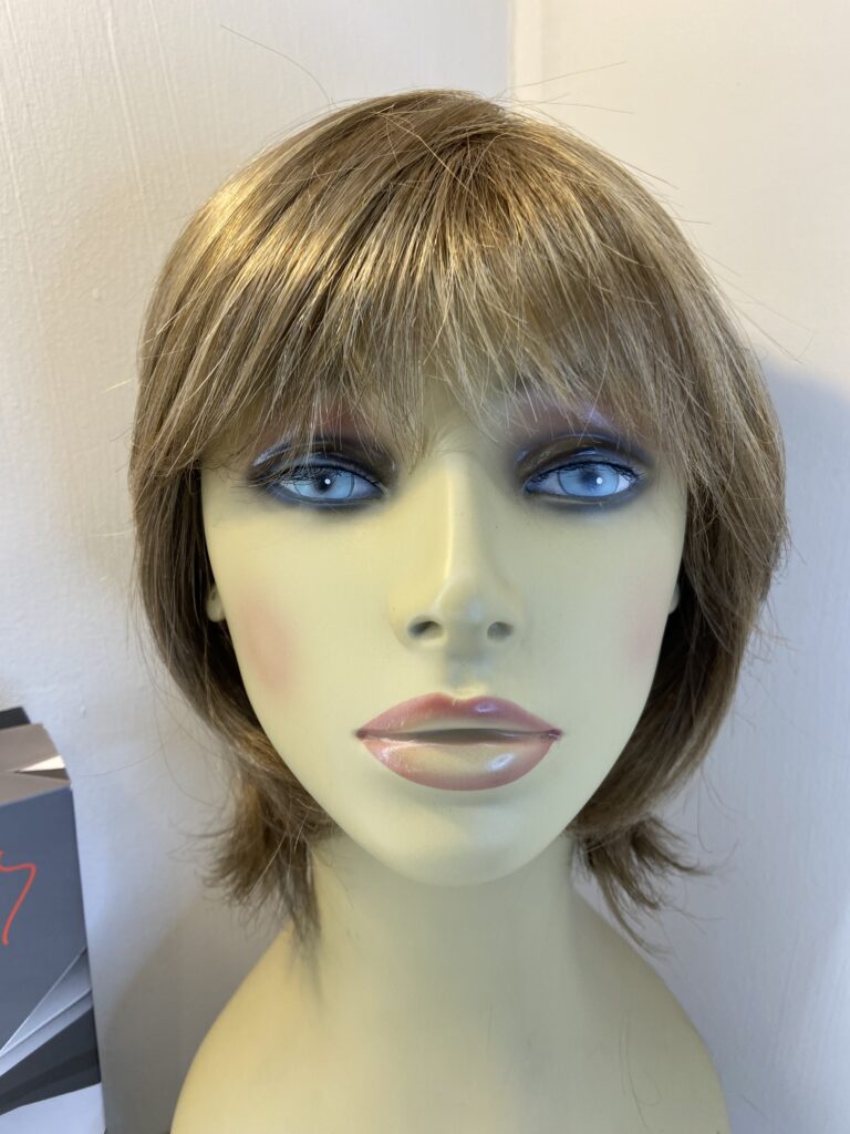 Boxed blonde Revlon wig. Bbms862 – Wigbank